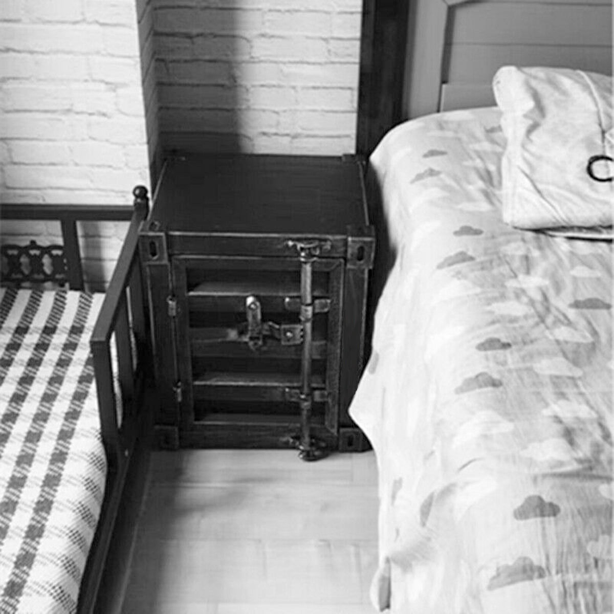 Retro Industrial Style Mini Shipping Container Side Table With Lockabl ...